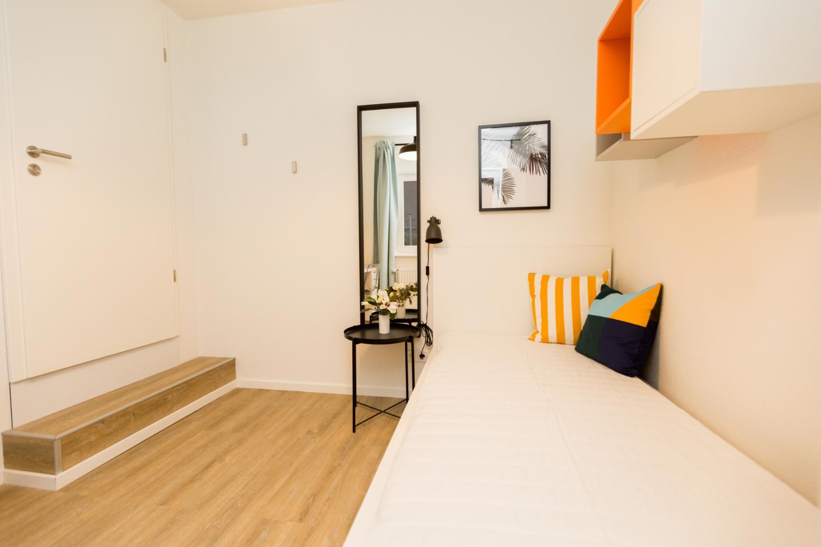 Möbliertes 9 qm großes WG-Zimmer in WG mit 2 Bädern, zum 01.09. in ...