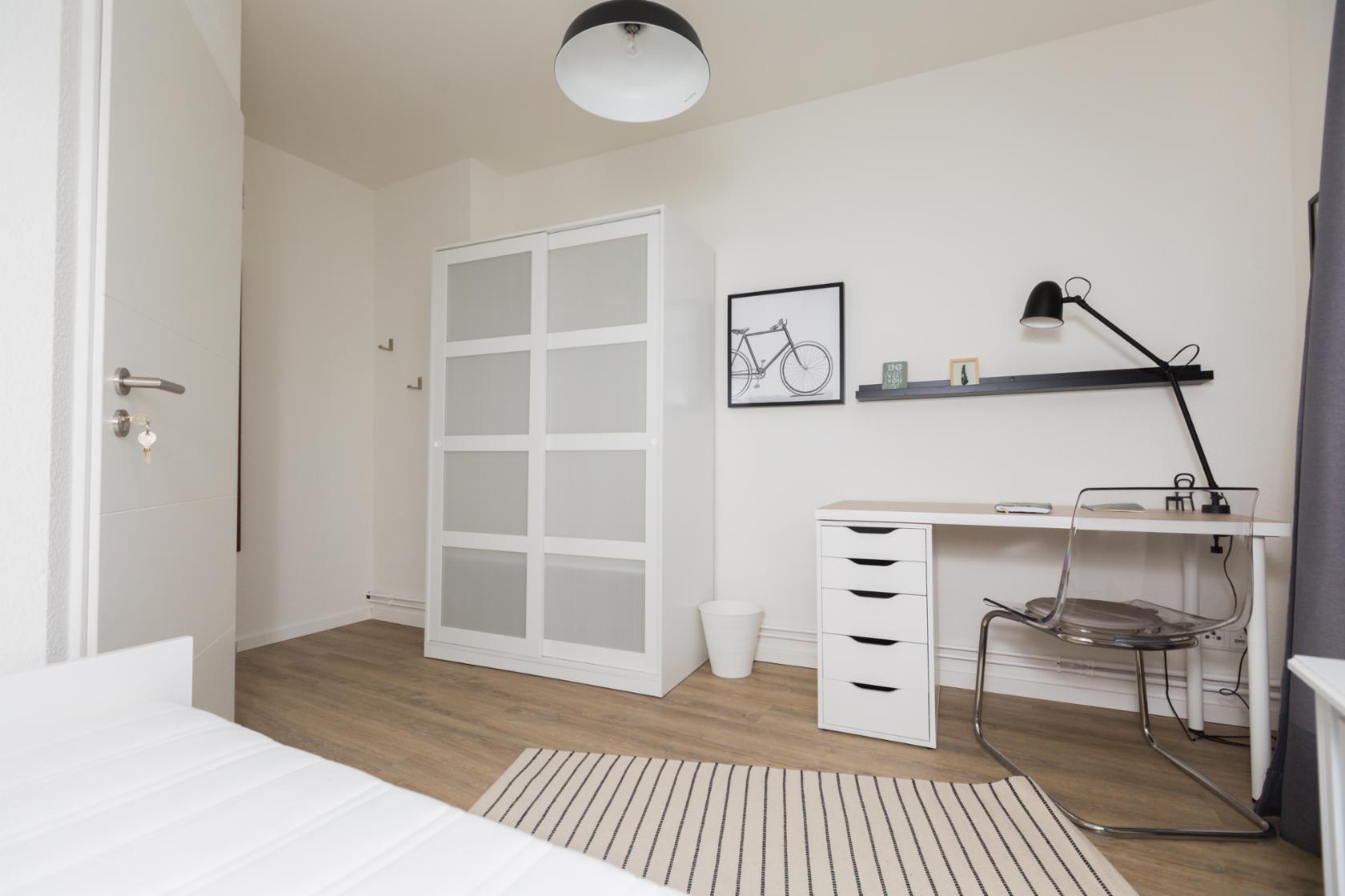 Möbliertes 10 qm großes WG-Zimmer zum 01.11. in netter 4er WG in ...